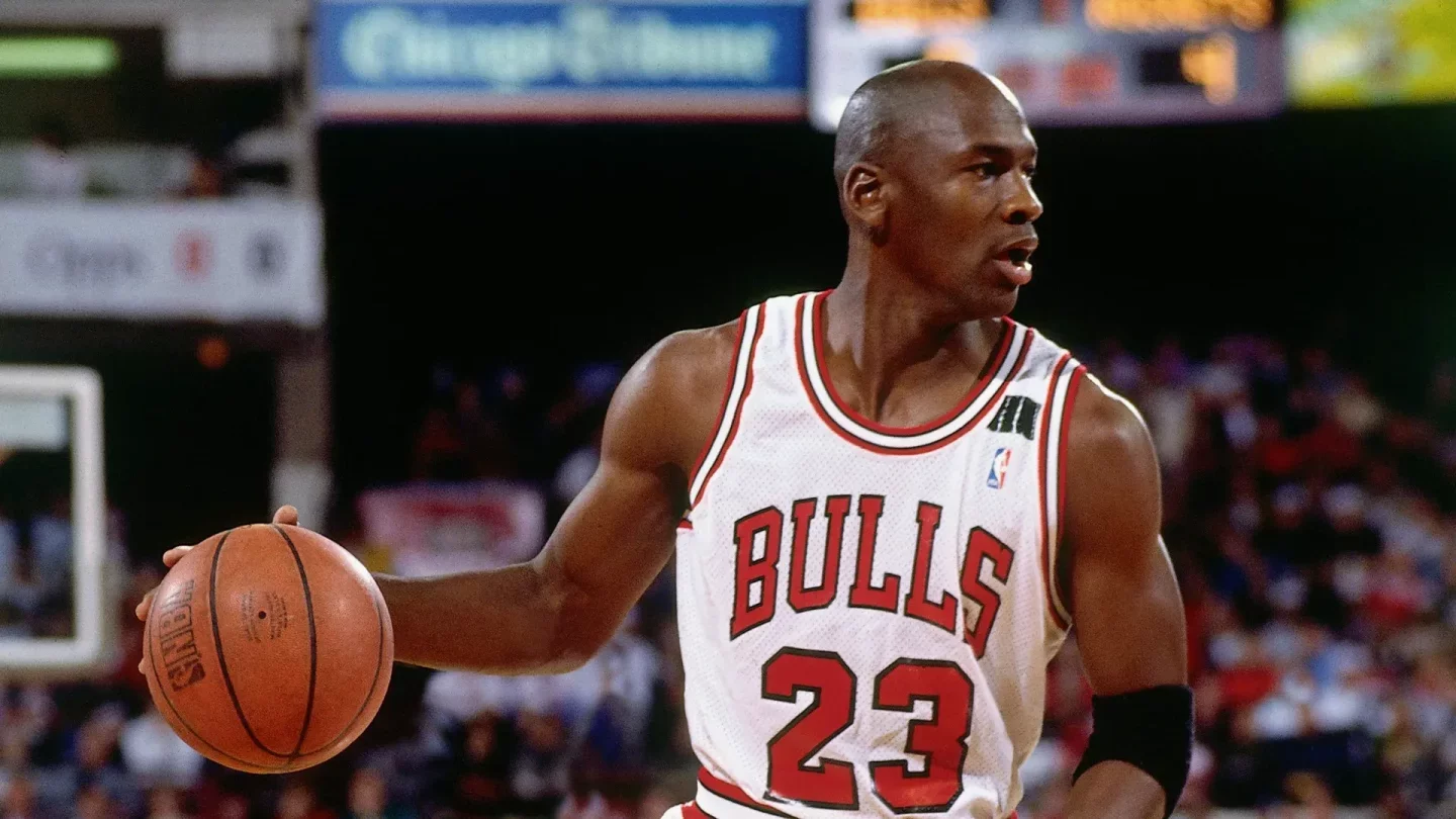 «Не я»: Майкл Джордан назвал величайшего баскетболиста всех времён