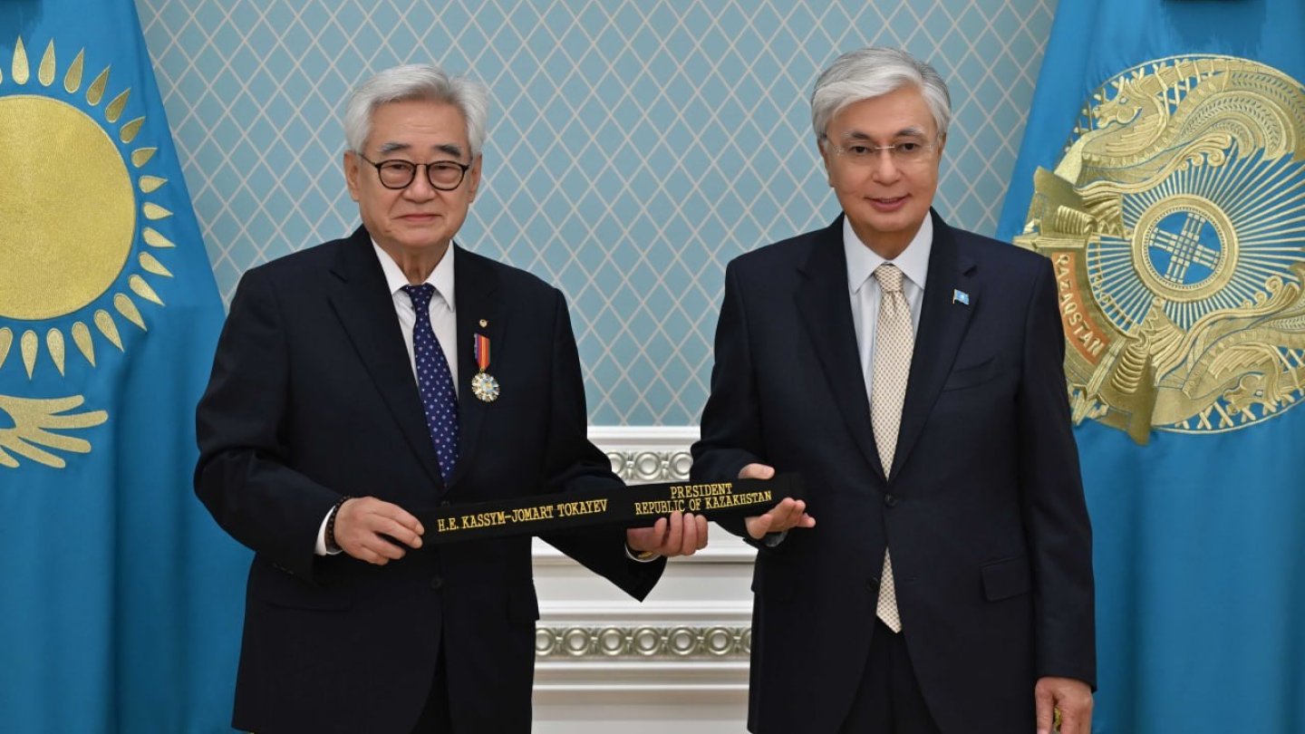 Президент Касым-Жомарт Токаев получил чёрный пояс по таеквондо